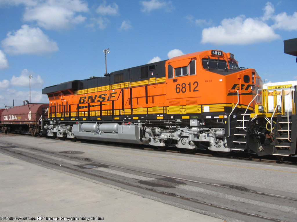 BNSF 6812
